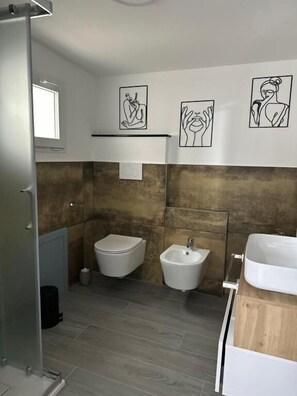 Quarto casal econômico, vista para o jardim | Banheiro