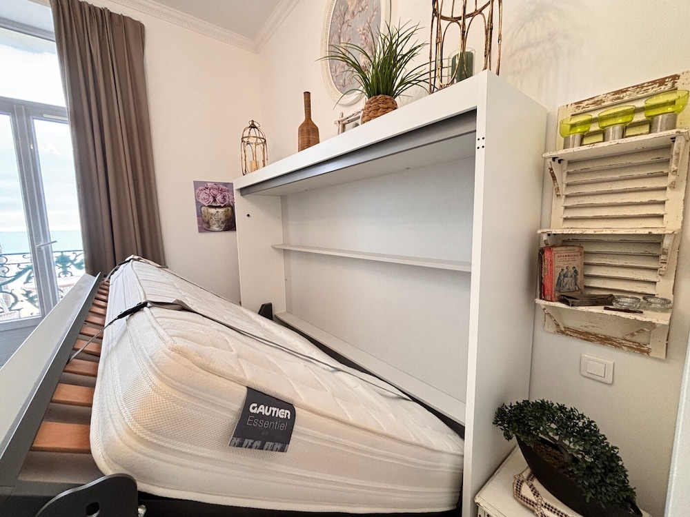 Studio for 2 with Wi-Fi, residence with pool - Les Sables-d'Olonne | Vrbo