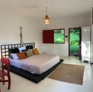 Quarto clássico, 1 quarto, sacada, vista para o jardim | Individualmente mobiliados, Wi-Fi de cortesia