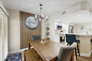 Apartamento em Condomínio Fechado, várias camas, pátio, vista para o jardim (303 Sailmaker) | 3 quartos, com decoração personalizada, com mobília individualizada 