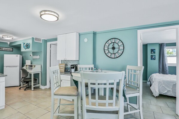 Lower Level 1 Block From 2 Beaches W/private Pool, High-speed Wi-fi, St ...