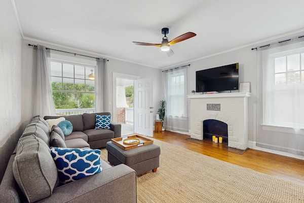 Spacious Duplex With Private Balcony, Washer & Dryer, And Wifi - Jacksonville Zoo and Gardens, Jacksonville