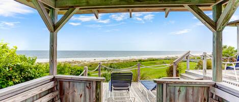 Apartamento em Condomínio Fechado, várias camas, pátio, vista para a piscina (1144 Beach Walker) | Terraço/pátio interior