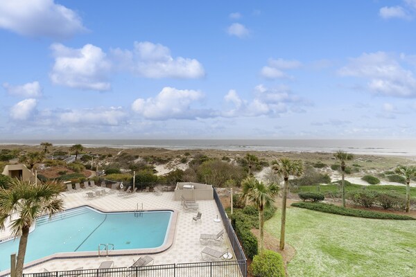 Third-floor Oceanfront Condo With Balcony, W/d, Pool & Tennis - American Beach, FL
