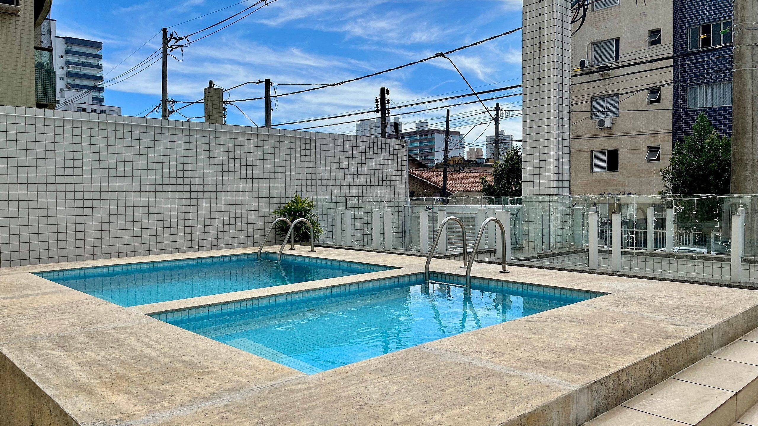 2 piscinas externas