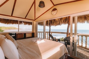 Quarto, vista para a praia | Secretária adequada para computadores portáteis, Wi-fi grátis
