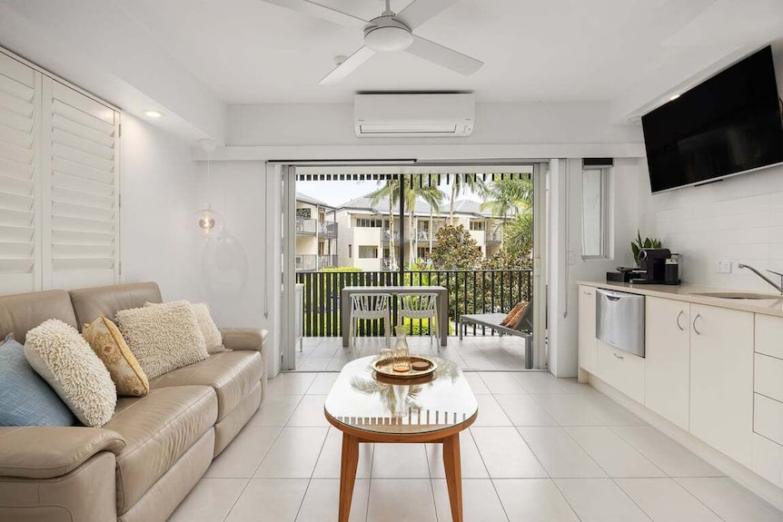 King Suite, Steps To Main Beach - 선샤인코스트