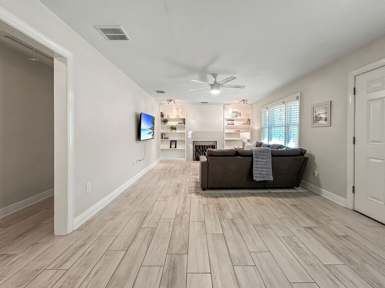 Coastal Canopy: Cocktail Pool & Shady Retro Ranch\n4 Bed / 2 Bath Home - 브레이든턴