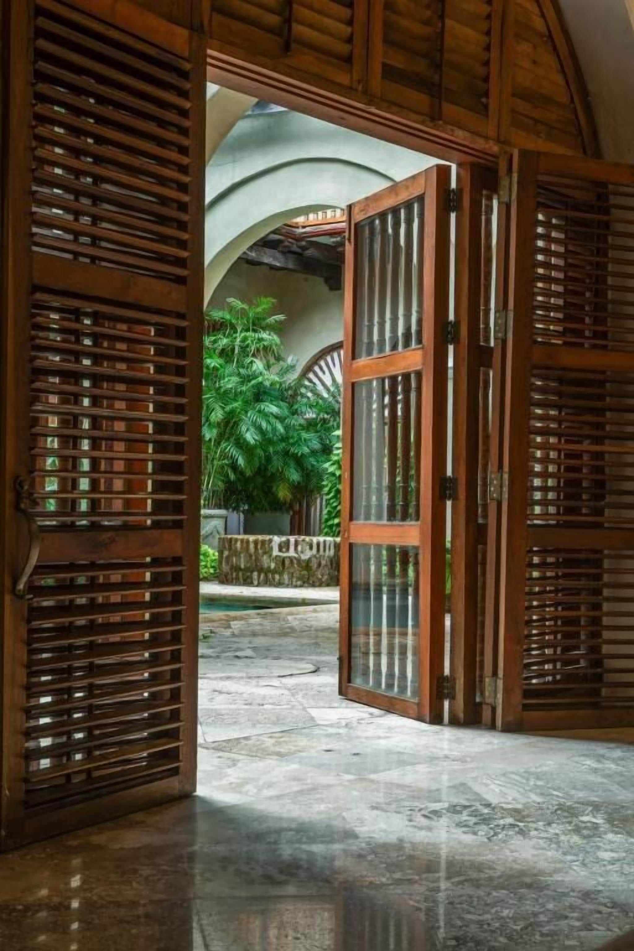 Quarto Quádruplo Premium, vista para o pátio | Interior