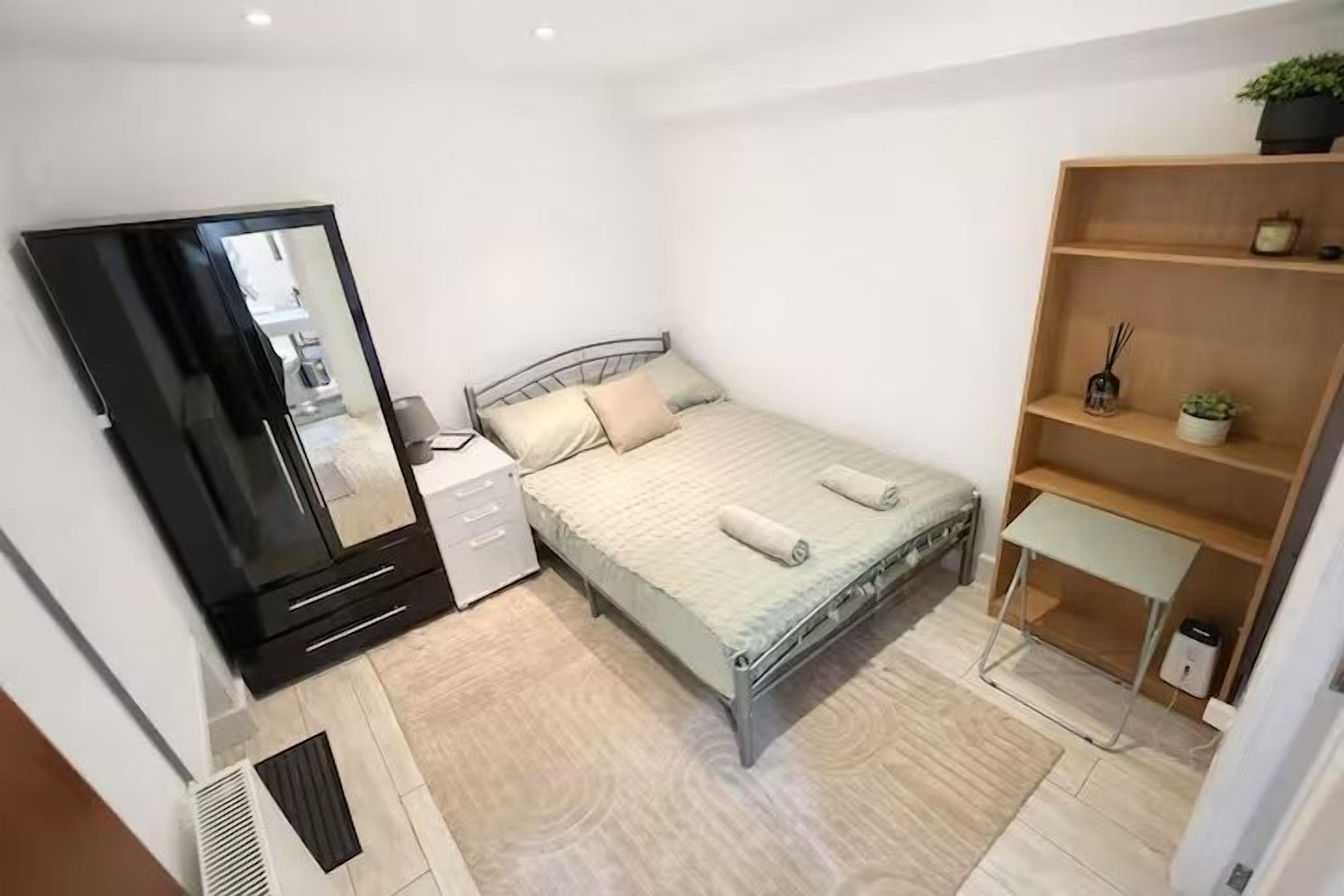 King's Cross Flat | Wi-fi | Patio | Self Check-in - Waterloo Station - London