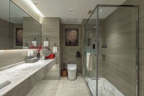 Quarto Duplo Deluxe, Vista para a cidade | Casa de banho