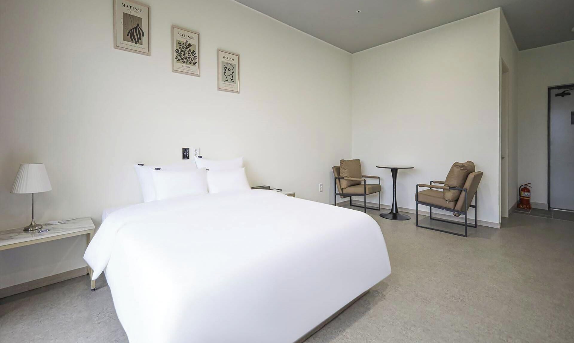 Quarto Duplo Deluxe | Secretária, secretária adequada para computadores portáteis 