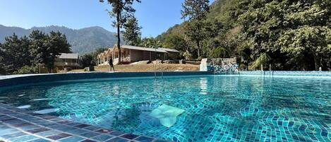 15 piscinas externas