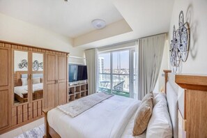 Apartamento clássico, sacada, vista para a praia | Ferros/tábuas de passar roupa, Wi-Fi de cortesia