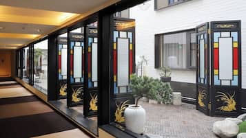 Corrimões nos corredores