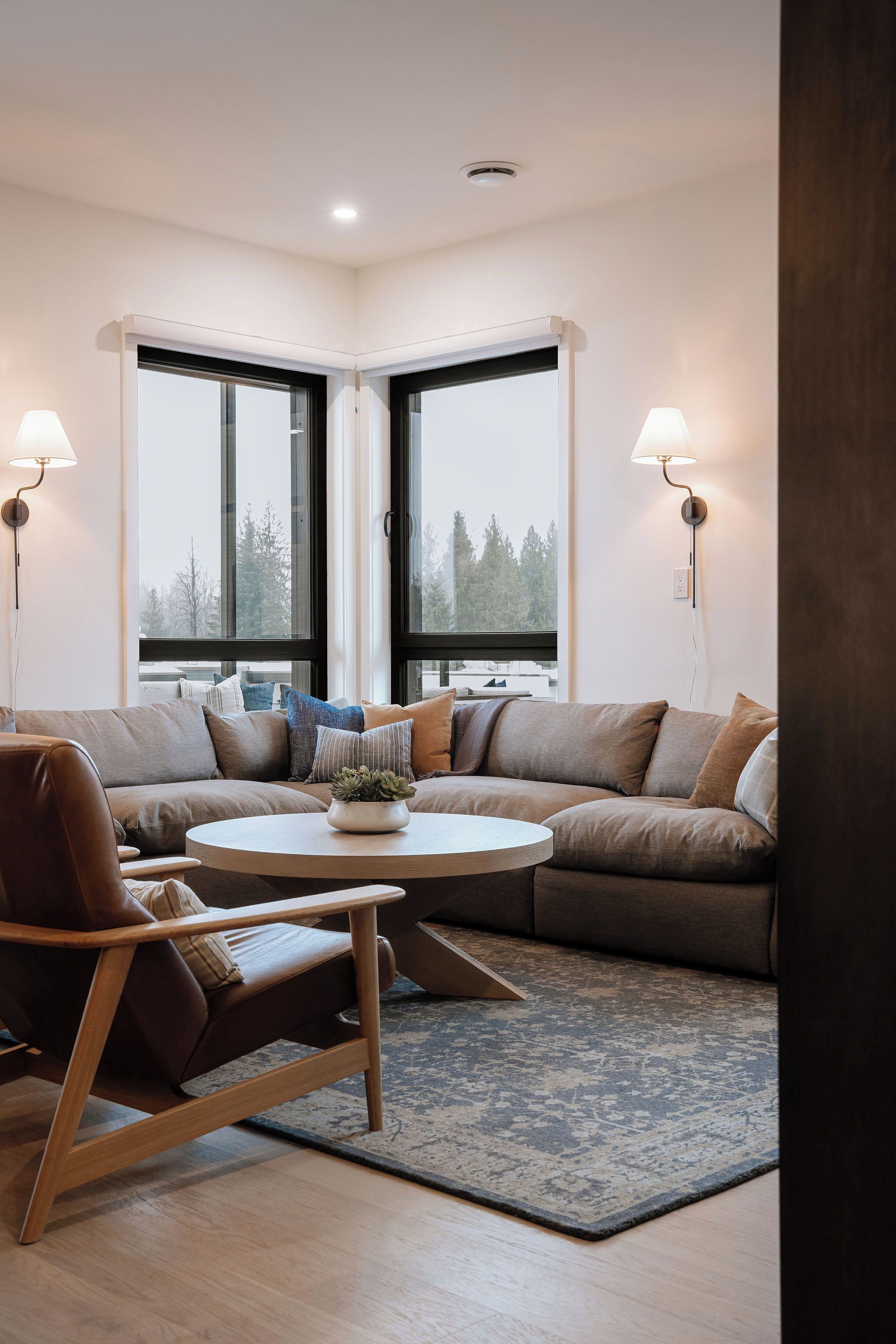 Experience Revelstoke From Four Peaks Penthouse, A Bright And Modern 3-bedroom Mountain Escape. - Revelstoke