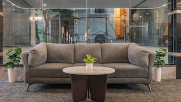 Área de estar no saguão