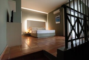 Quarto Duplo Tradicional | Cofre no quarto, secretária 