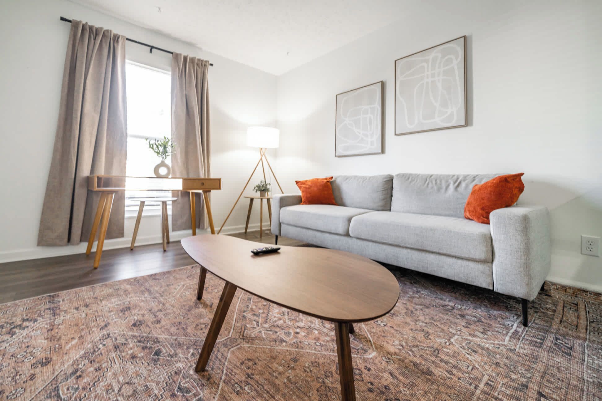 Newly-renovated Townhouse| Parking | Pet Friendly - Louisville, KY
