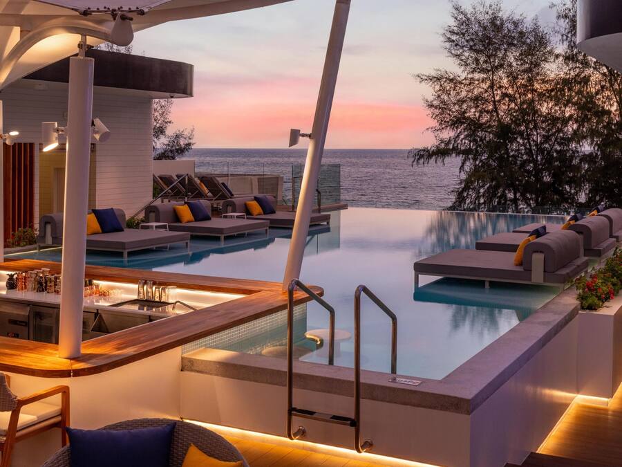 Este bar no terraço do hotel