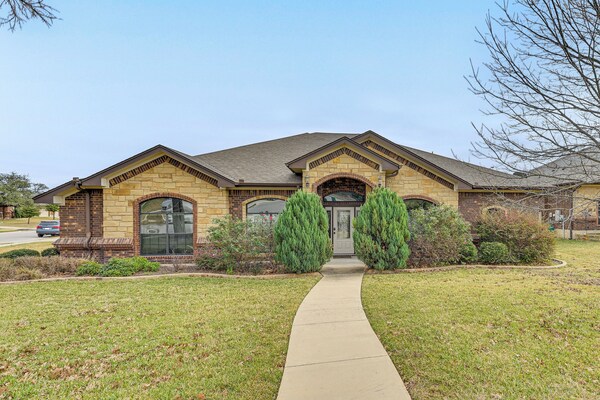 Family Home Near Ft Hood & Killeen: Patio & Grill! - Killeen, TX