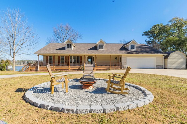 Private Dock & Hot Tub: Lakefront Eufaula Escape - Eufaula, AL