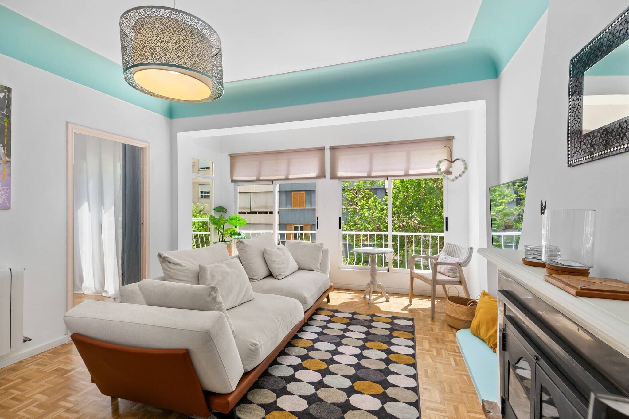 Apartamento, 3 quartos, vista para a cidade | Sala de estar | Livros