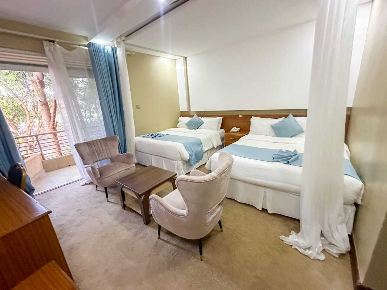 Quarto Twin Deluxe, varanda, Vista para a cidade | Wi-fi grátis, roupa de cama fornecida 