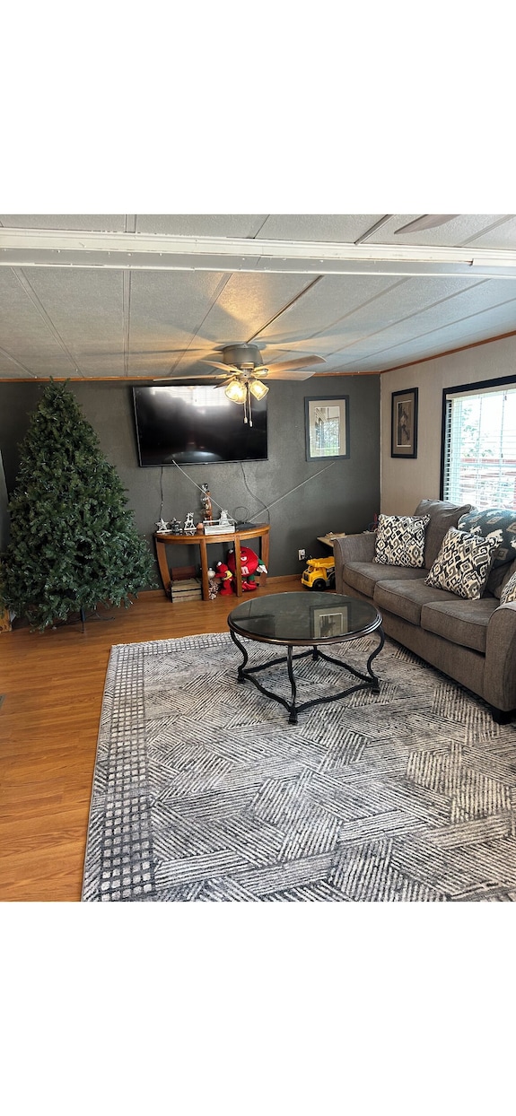 Soothing 3-bedroom Farmhouse With Ac On 2 Acres Just Outside Of Sergeant Bluff - Sioux City, IA