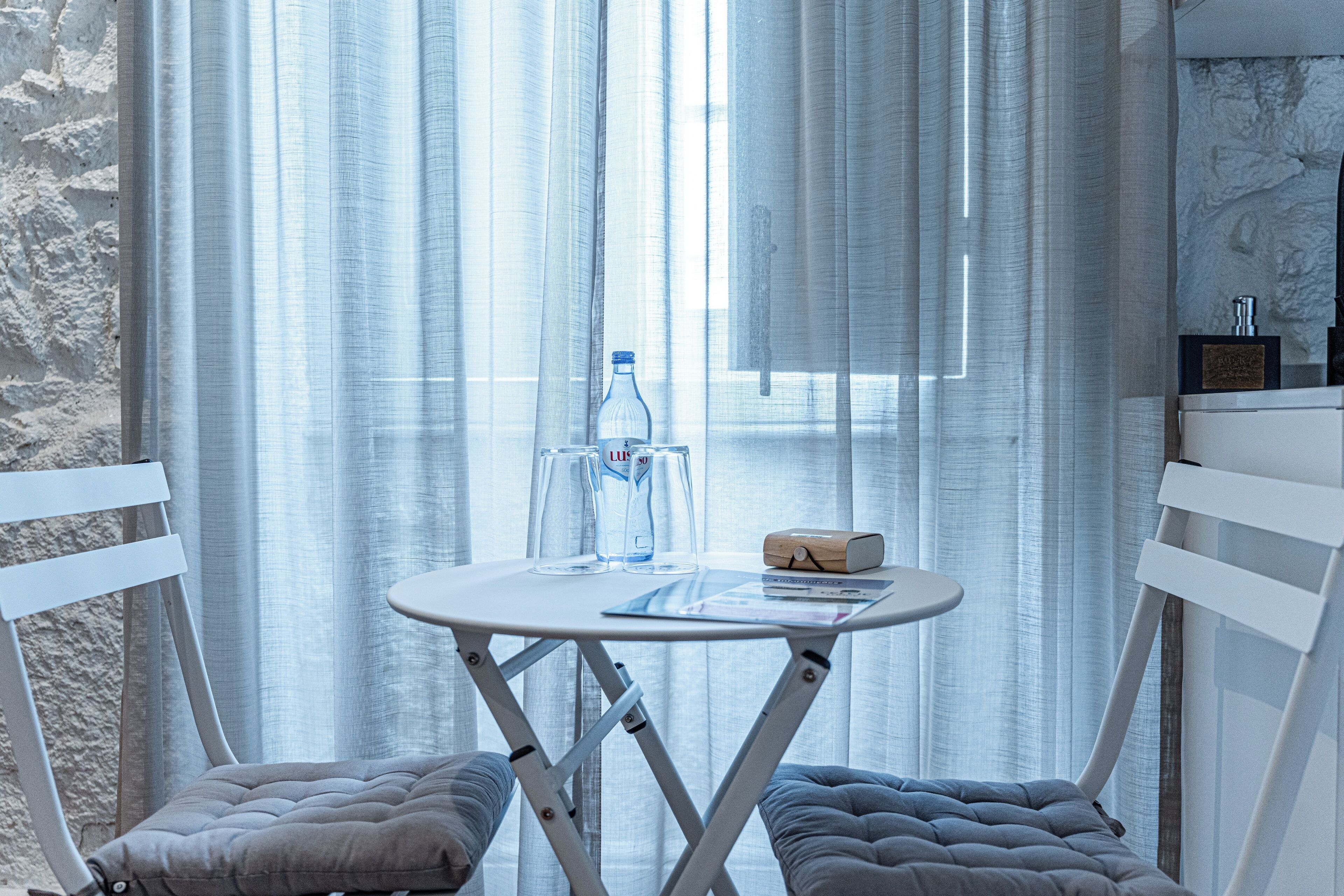 Quarto casal, cozinha americana, vista para a cidade | Opções para refeição