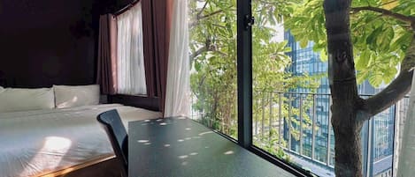 Escrivaninha, espaço de trabalho para notebook, Wi-Fi de cortesia