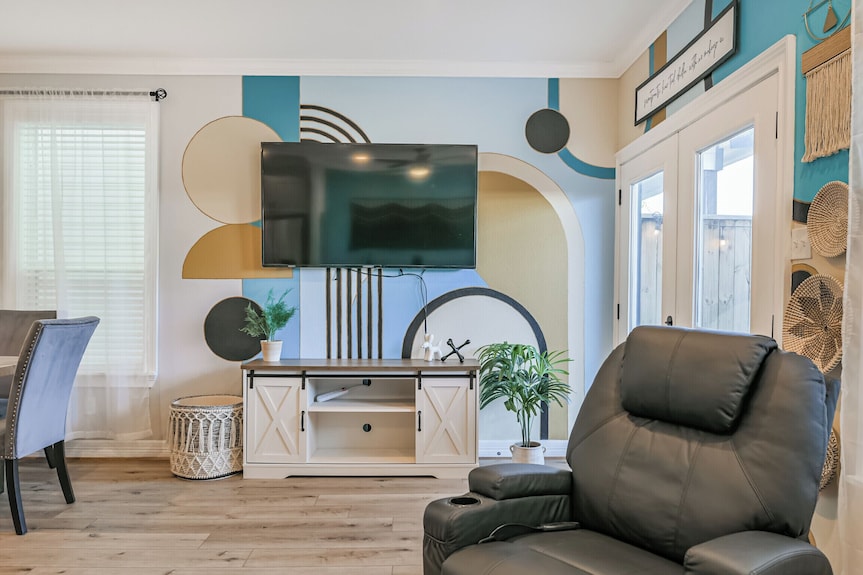 Maximalist Mural House In Central Nw Houston. Gated Entry & Jetted Tub - Houston George Bush Airport (IAH)