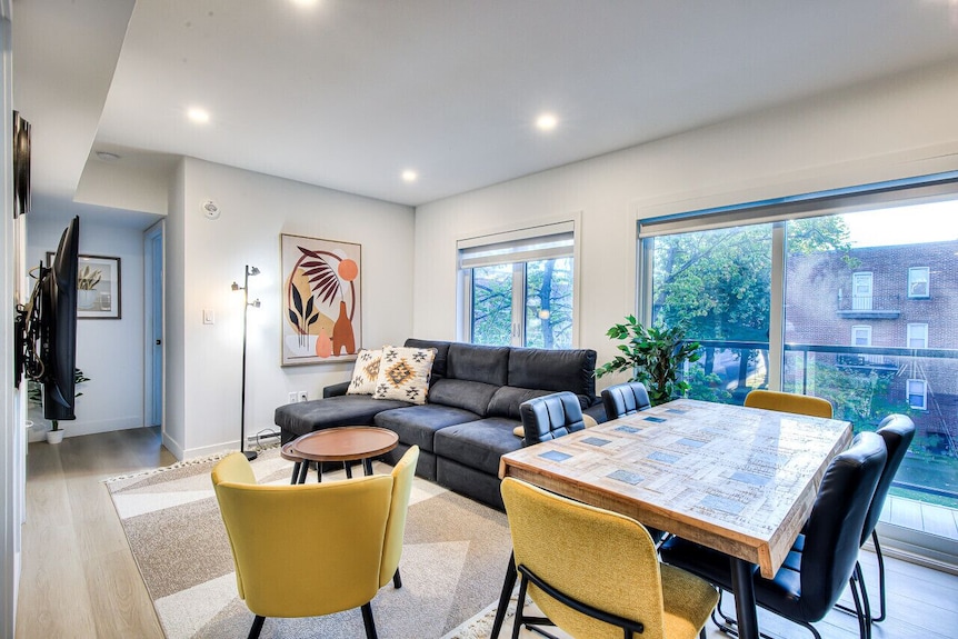 Bright 3-br Condo In Vibrant Neighborhood - Montreal