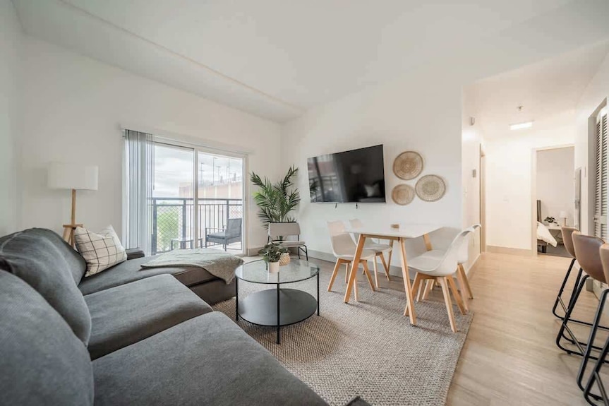 Uptown 3br With Balcony City Views, Parking - 샬럿