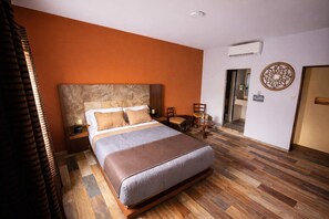 Quarto Duplo Standard, 1 cama queen-size, ar condicionado | Cortinas/cortinados opacos, Wi-fi grátis 