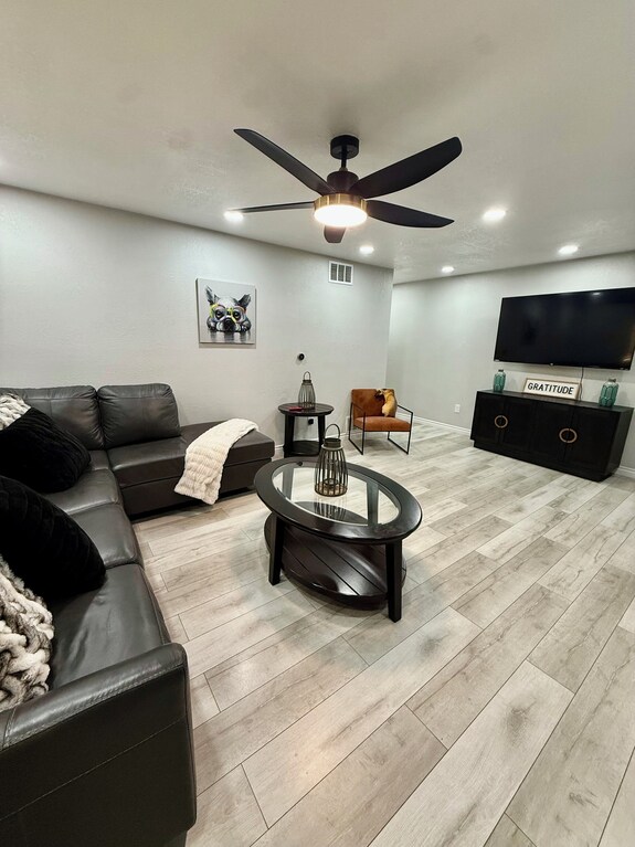 Stylish 4-bedroom Home Designed For Comfort - 史塔克頓