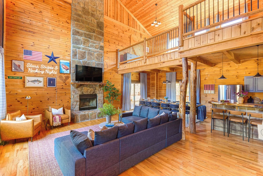 The Red Boot Lodge In Hocking Hills - Ohio