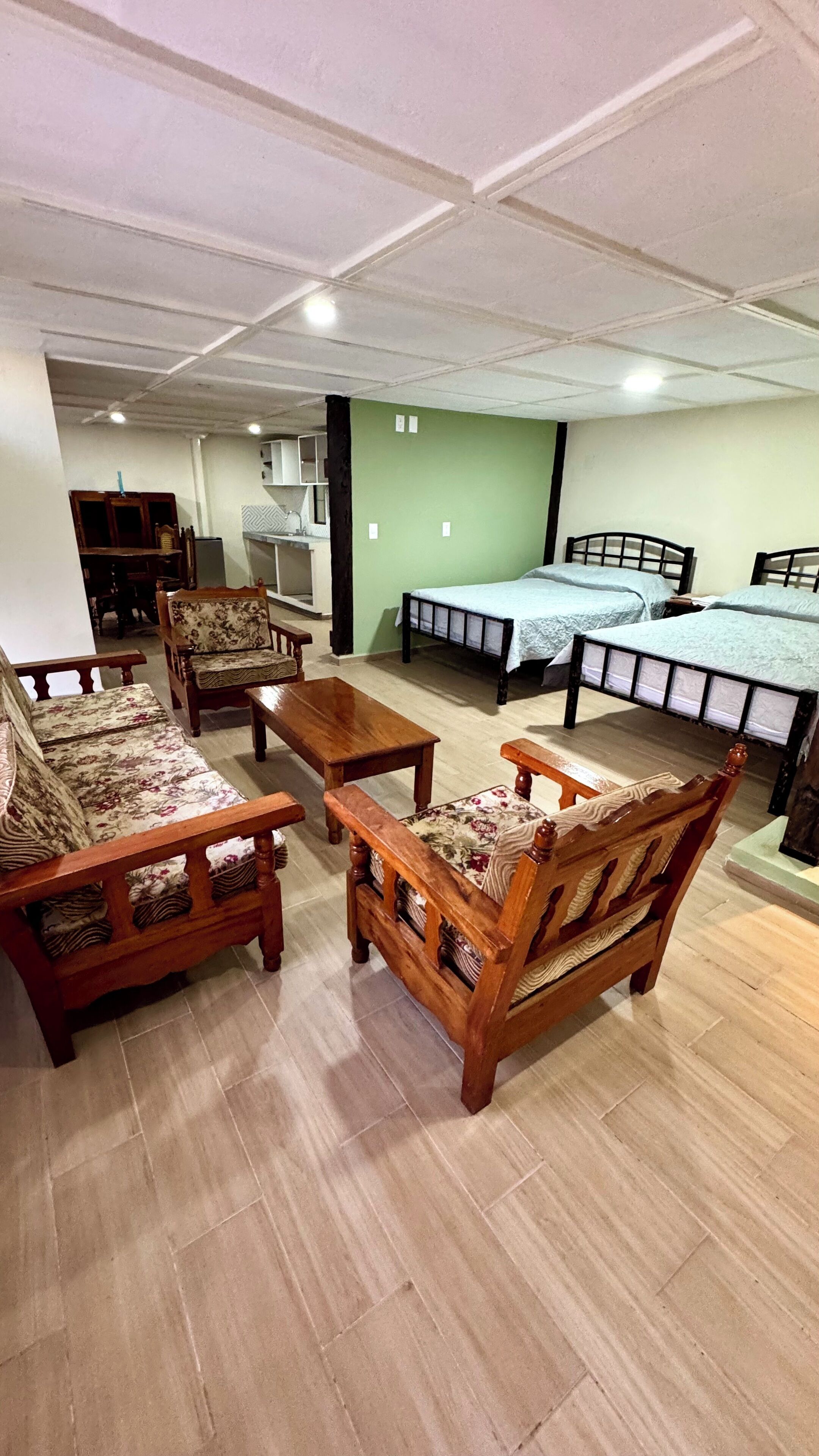 Loft, kitchenette, no rés do chão | Wi-fi grátis, roupa de cama fornecida 