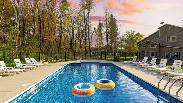 Sleeps 40 Heated Pool Hot Tub Fire Pit Game Room Brookside Mountain Retreat By Avantstay - The Berkshires, MA
