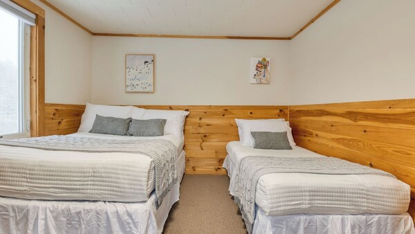 Secluded Catskills Retreat Heated Pool Hot Tub Game Rooms The Hilltop Hideaway By Avantstay - Hunter, NY