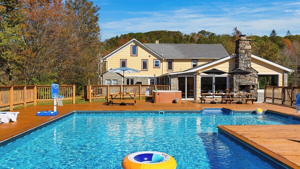 Secluded Catskills Retreat Heated Pool Hot Tub Game Rooms The Hilltop Hideaway By Avantstay - Hunter, NY