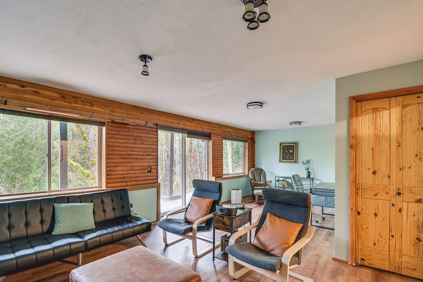 Woodsy Hideaway Near Olympic National Park! - Hoodsport, WA