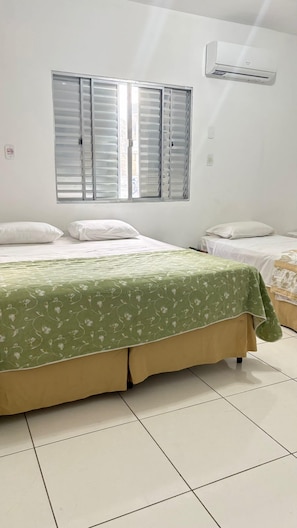 Frigobar, Wi-Fi de cortesia, roupa de cama