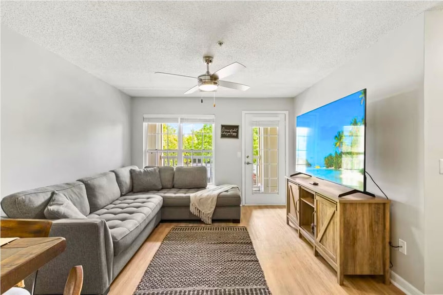 Welcome To Your Home Away From Home In Greenville.this Stylish 3-bedroom, 2-bath - 格林維爾