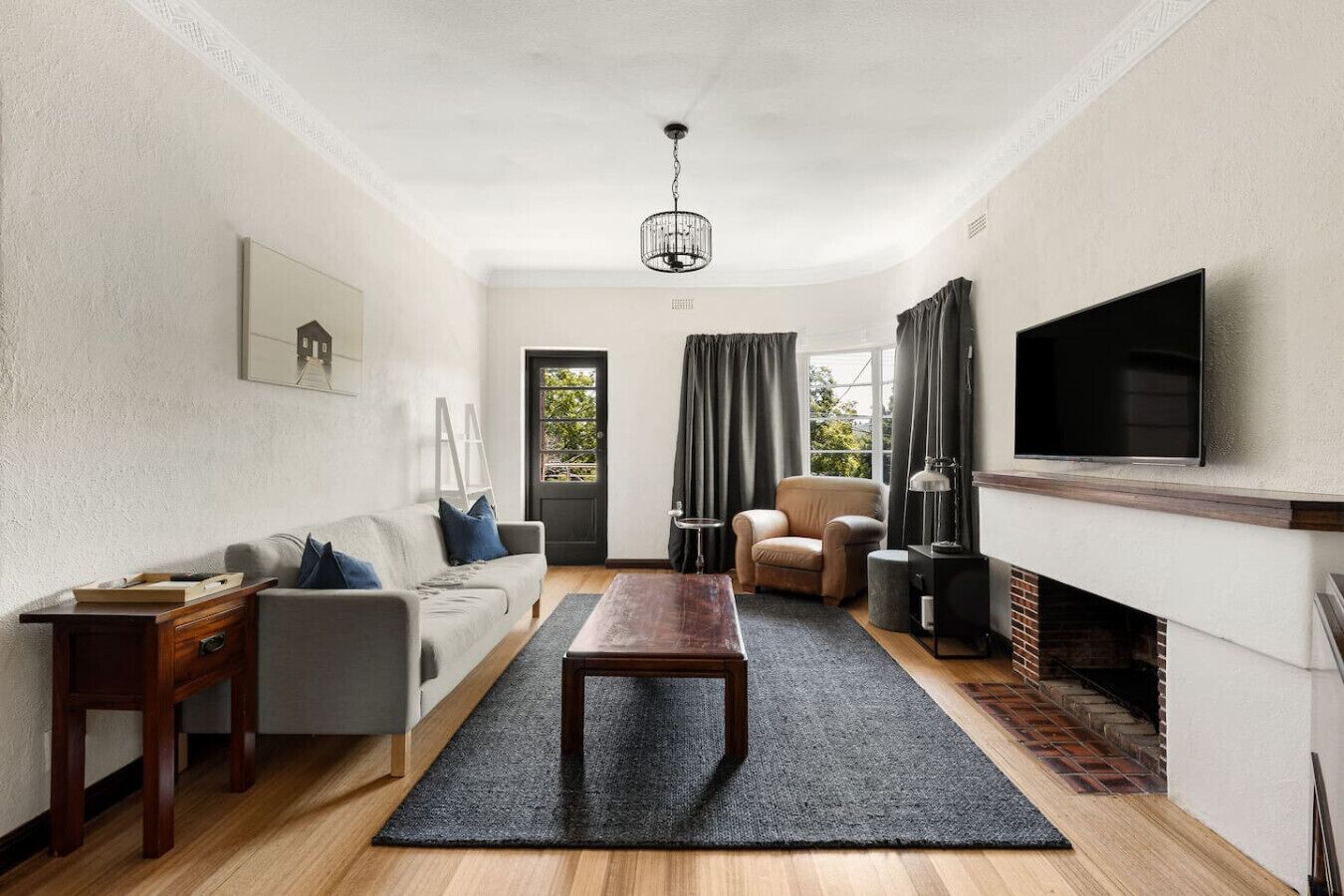 Streamline Moderne Apartment W/ Dedicated Parking - Bayside City