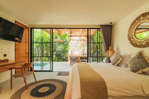 Vila luxo, 2 quartos, piscina particular, vista para a piscina | Roupas de cama premium, cofres nos quartos, escrivaninha