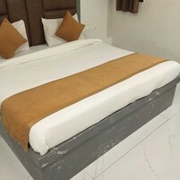 Quarto casal ou duplo básico | Escrivaninha, Wi-Fi de cortesia