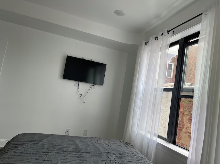 P1b, Near Met, Convention Center 1 Room 1 Bathroom, Share Kitchen. - Philadelphia, PA