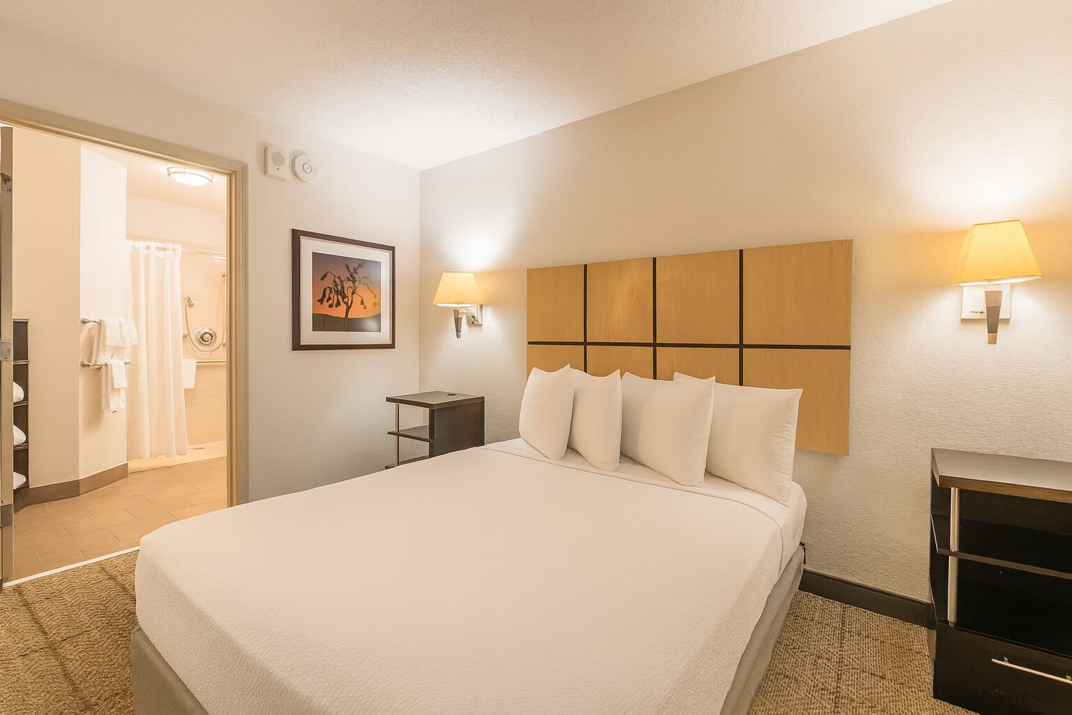 Comfort & Convenience! Pet-friendly Suite W/ Full Kitchen, Gym & Free Parking! - Dallas