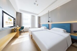 Quarto Twin de Luxo, Vista para a cidade | Secretária, secretária adequada para computadores portáteis 
